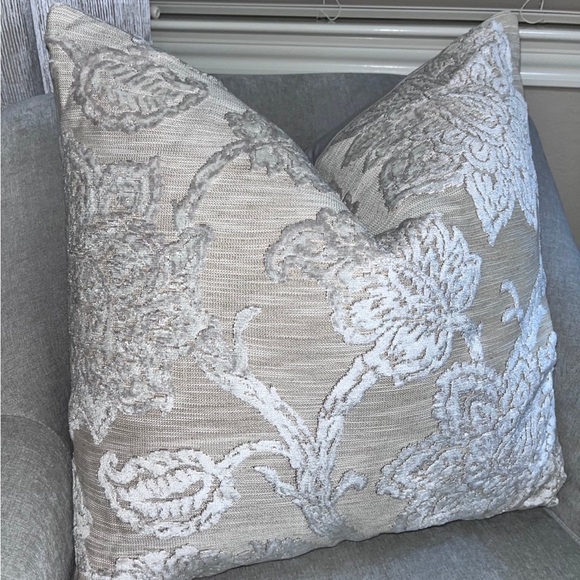 Caldeira | Accents | Nwt Caldeira Damask Design Decorative Pillows Read ...